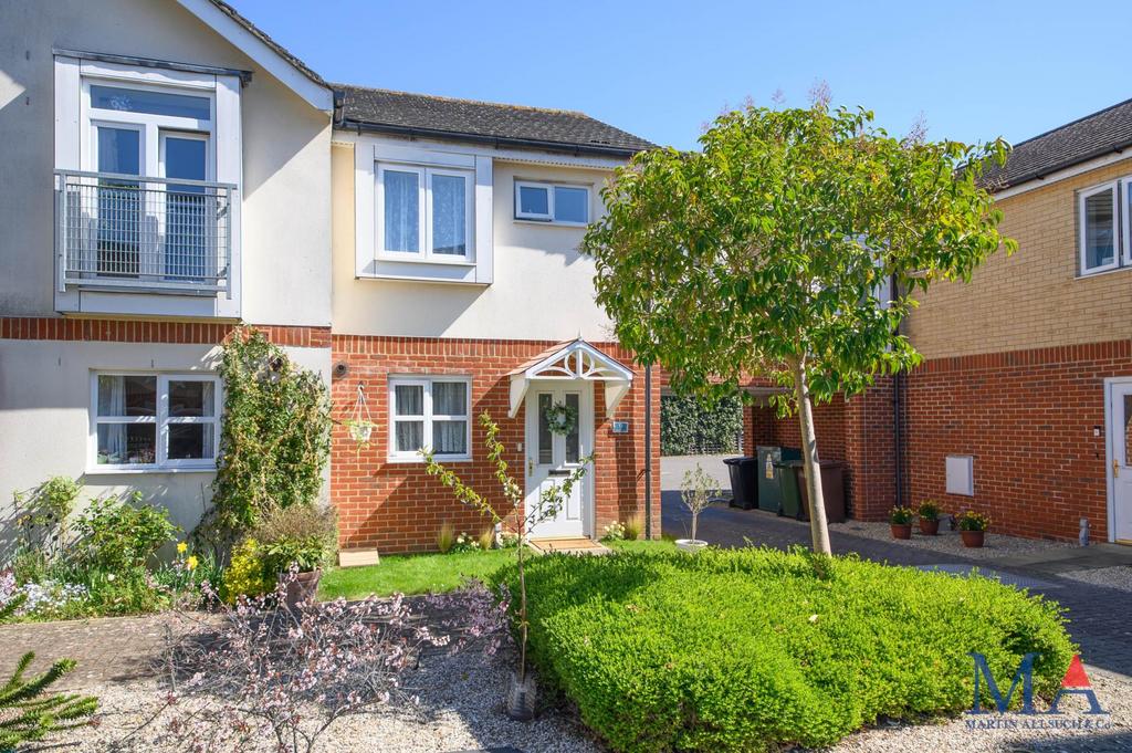 Whitehall Close, Borehamwood 3 bed semi-detached house - £565,000