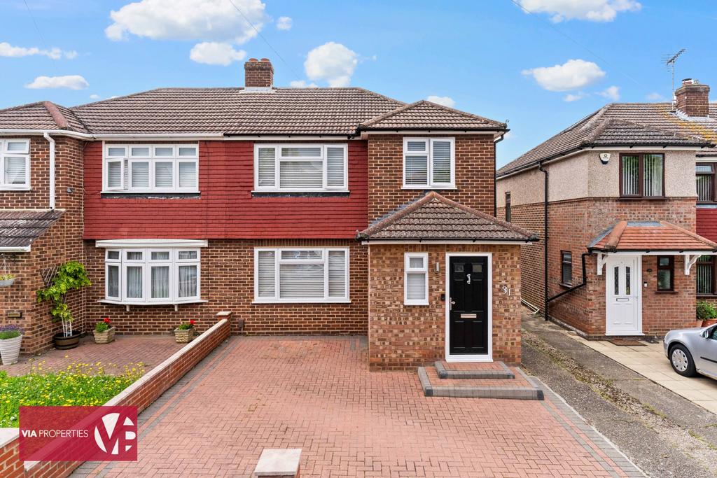 Bullwell Crescent, Waltham Cross EN8 3 bed semi-detached house - £2,150 ...