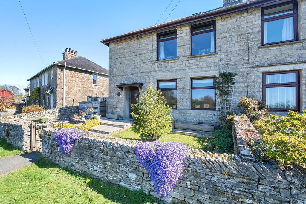 13 Castle Drive, Kendal, Cumbria, LA9... 3 bed semi-detached house - £ ...