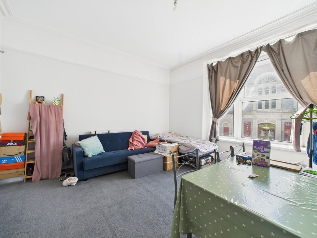 Mutley Plain, Plymouth PL4 1 bed flat - £800 pcm (£185 pw)