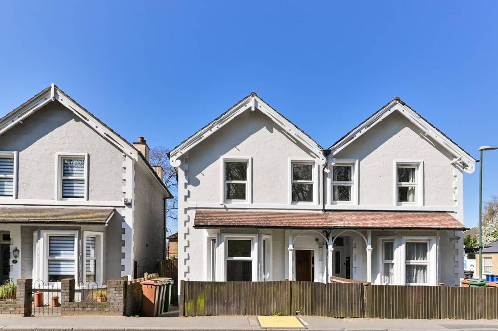 London Road, Hackbridge, SM6 2 bed flat to rent - £1,600 pcm (£369 pw)