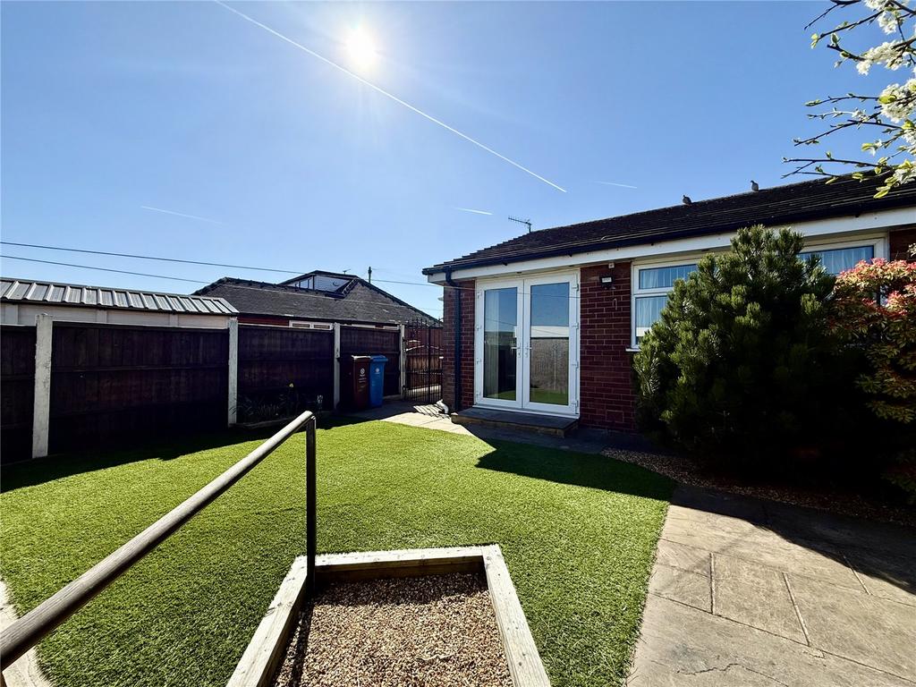 Hawkshead Road, High Crompton... 2 bed bungalow for sale - £219,950
