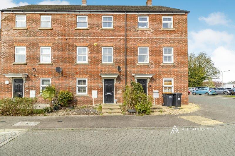 Dunstable LU5 3 bed terraced house to rent - £1,800 pcm (£415 pw)