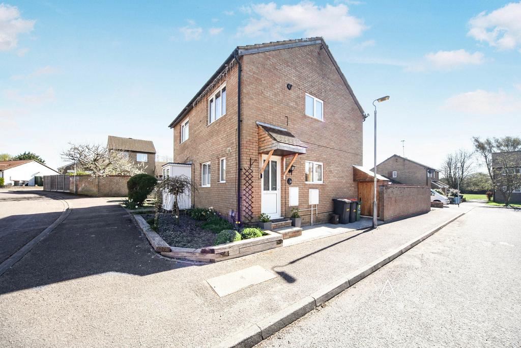 Dunstable LU5 2 bed semi-detached house - £1,400 pcm (£323 pw)