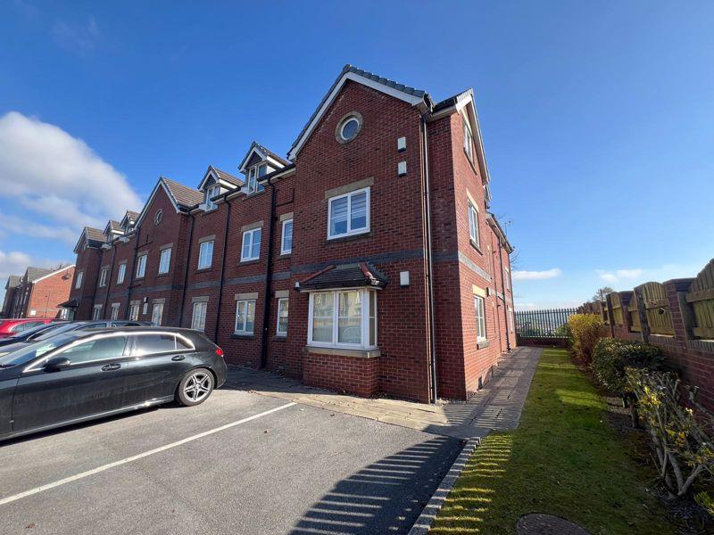 Primrose Hill Court, Oldham OL2 2 bed apartment - £145,000