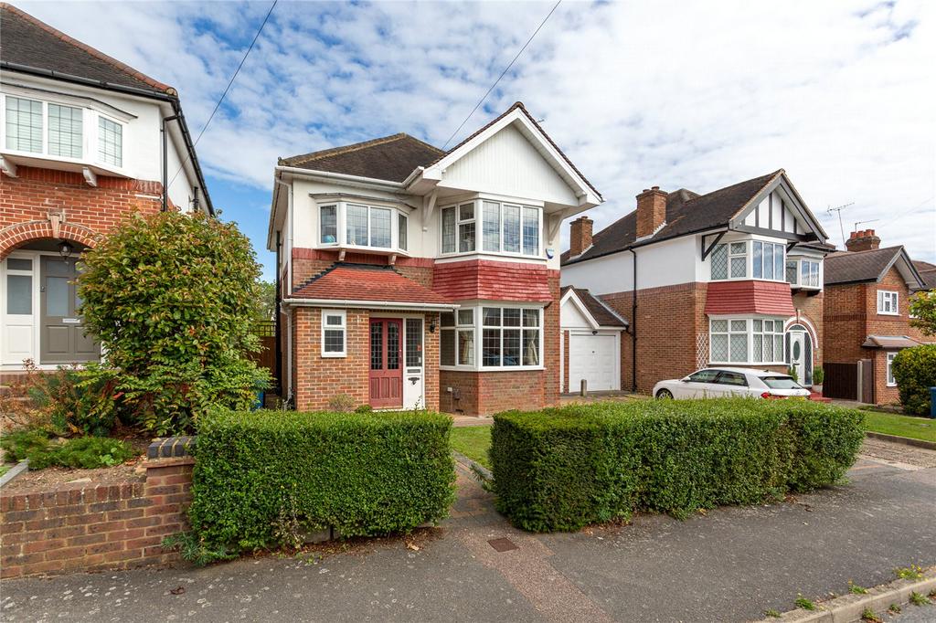 East Towers, Pinner, HA5 3 bed detached house - £850,000