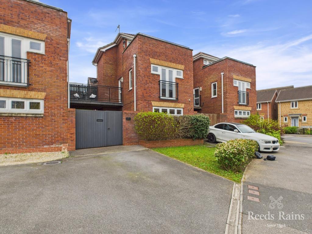 Kielder Way, Hull HU7 3 bed semi-detached house - £175,000