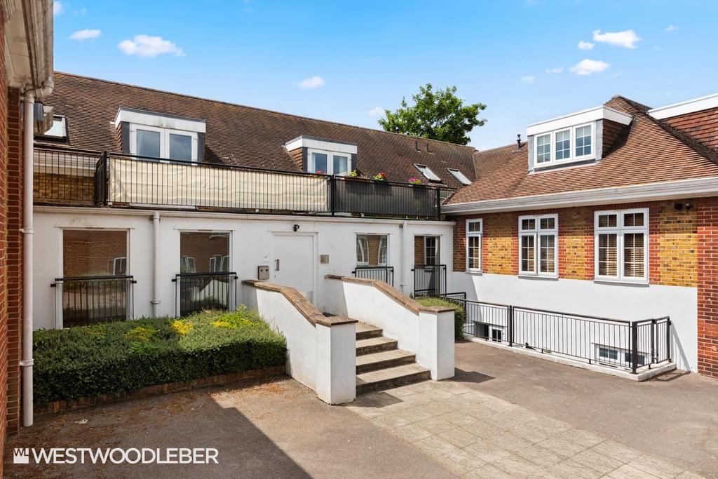 Isabel Court, Hoddesdon EN11 2 bed flat for sale - £299,995