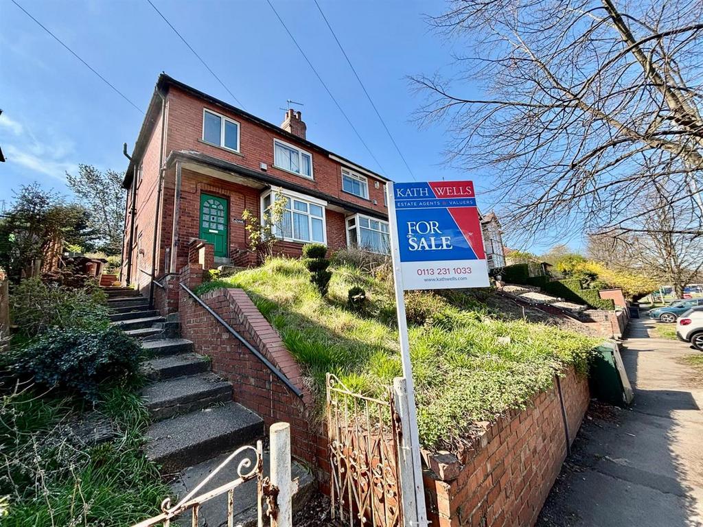 Ring Road, Farnley, Leeds 3 bed semi-detached house for sale - £130,000