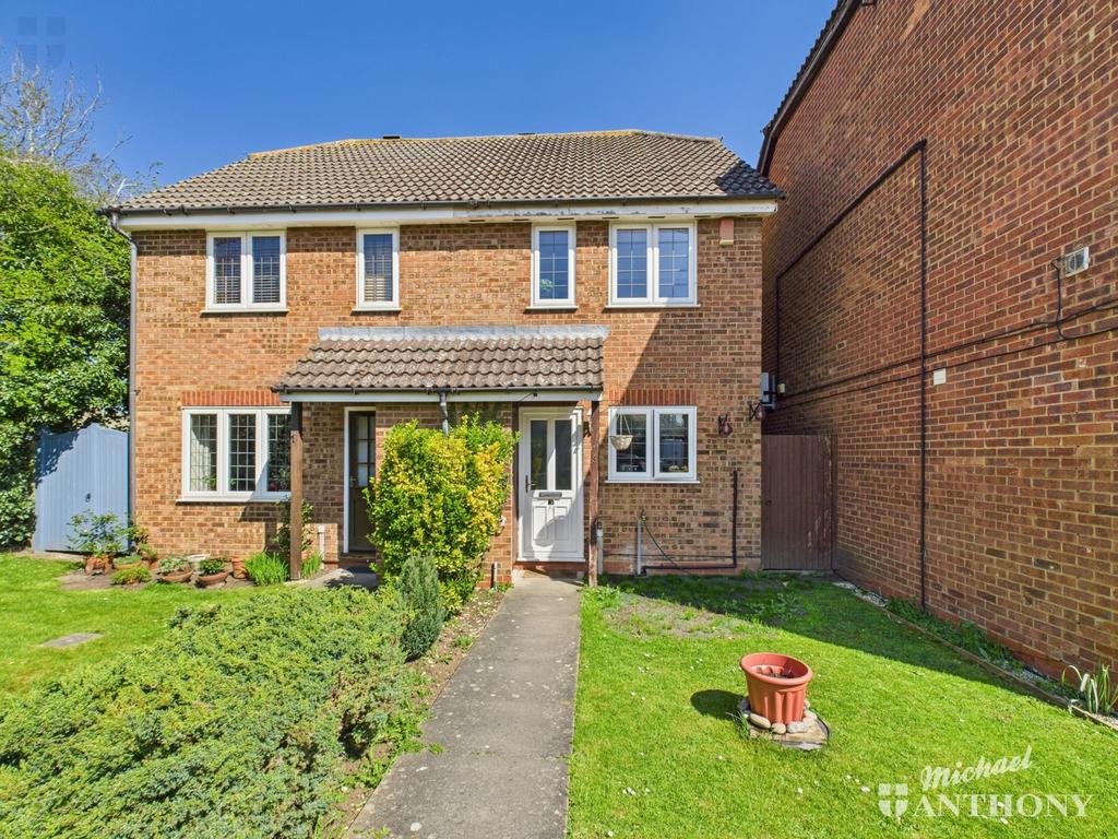 Pearson Close, Aylesbury 2 bed semi-detached house for sale - £290,000