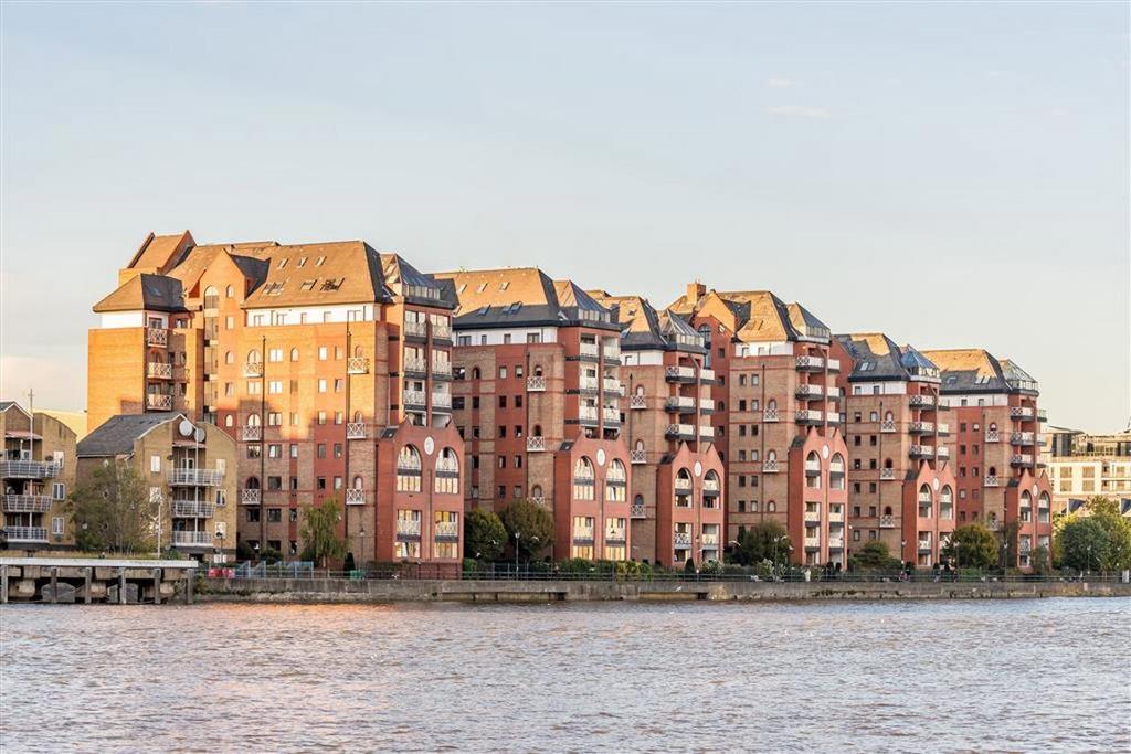 William Morris Way, London SW6 3 bed flat to rent - £2,925 pcm (£675 pw)