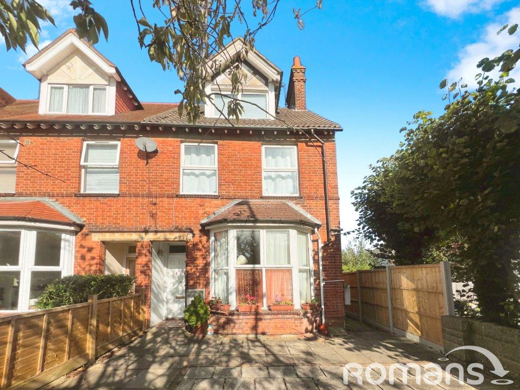 Worting Road, Basingstoke, Hampshire... 1 bed flat - £925 pcm (£213 pw)