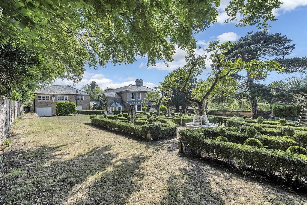Cross House, Ixworth 7 bed country house - £1,250,000