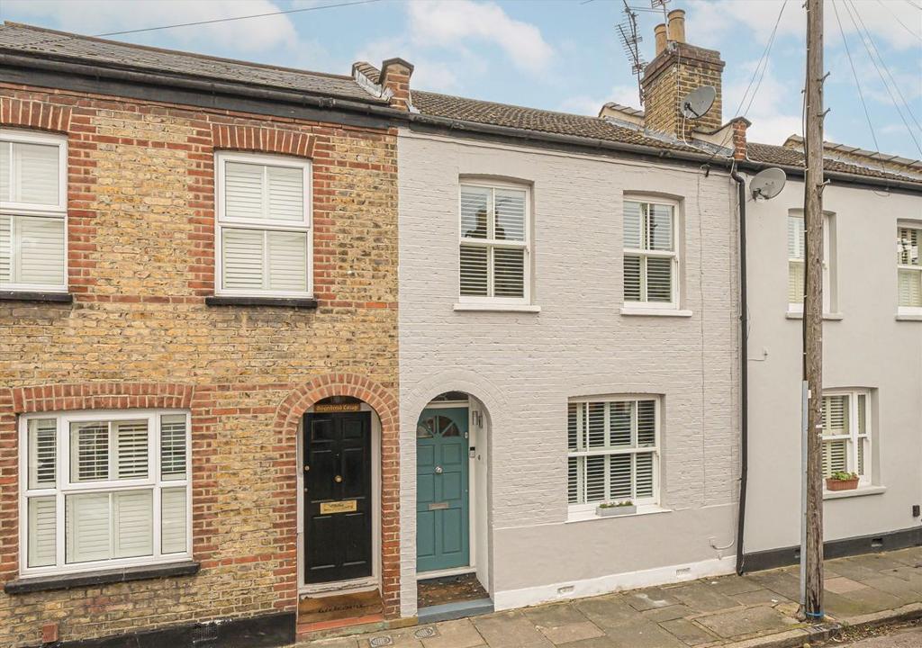 Hamilton Road, Twickenham TW2 2 bed terraced house - £3,250 pcm (£750 pw)