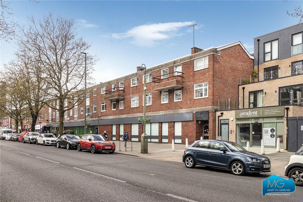 High Road, Whetstone, London, N20 2 bed apartment - £1,750 pcm (£404 pw)