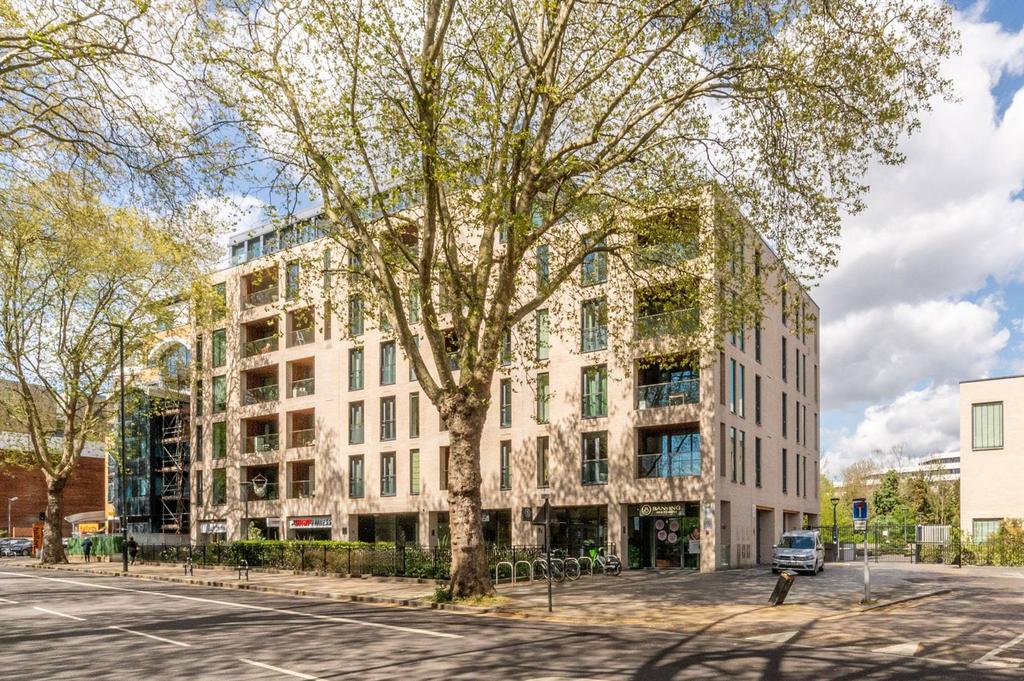Chiswick High Road, Chiswick, London, W4 2 bed flat for sale - £1,095,000