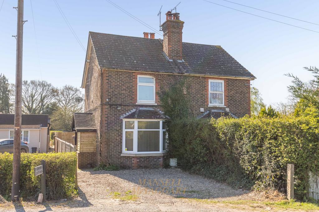 Smallfield Road, Horley RH6 3 bed semi-detached house for sale - £525,000