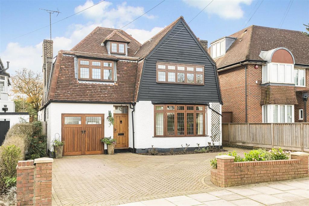 Uphill Road, London, NW7 5 bed detached house for sale - £2,375,000