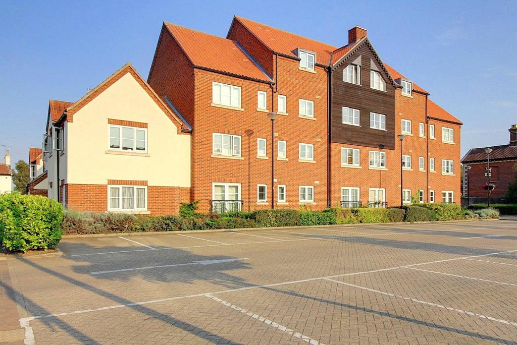 Commercial Road, Dereham 2 bed flat - £750 pcm (£173 pw)