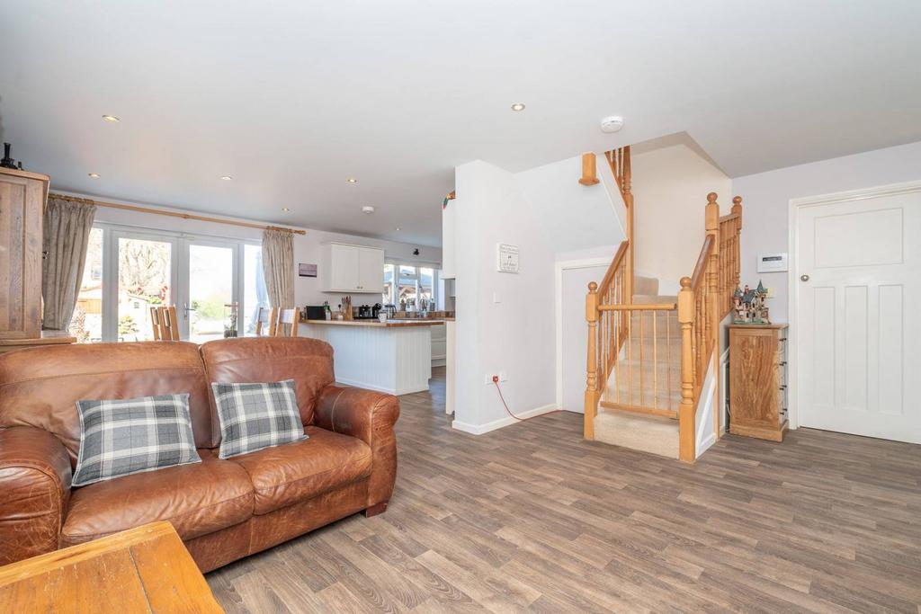 Louvain Way, Watford, WD25 4 bed detached house for sale - £675,000
