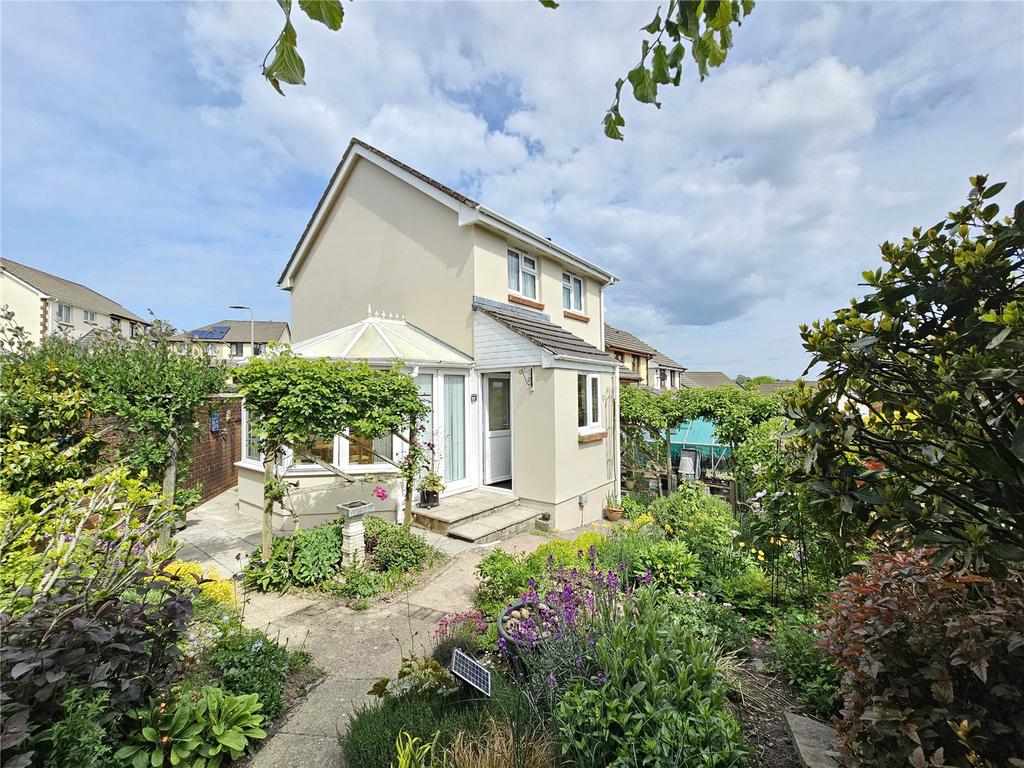 Holwill Drive, Torrington, Devon 2 bed link detached house - £230,000