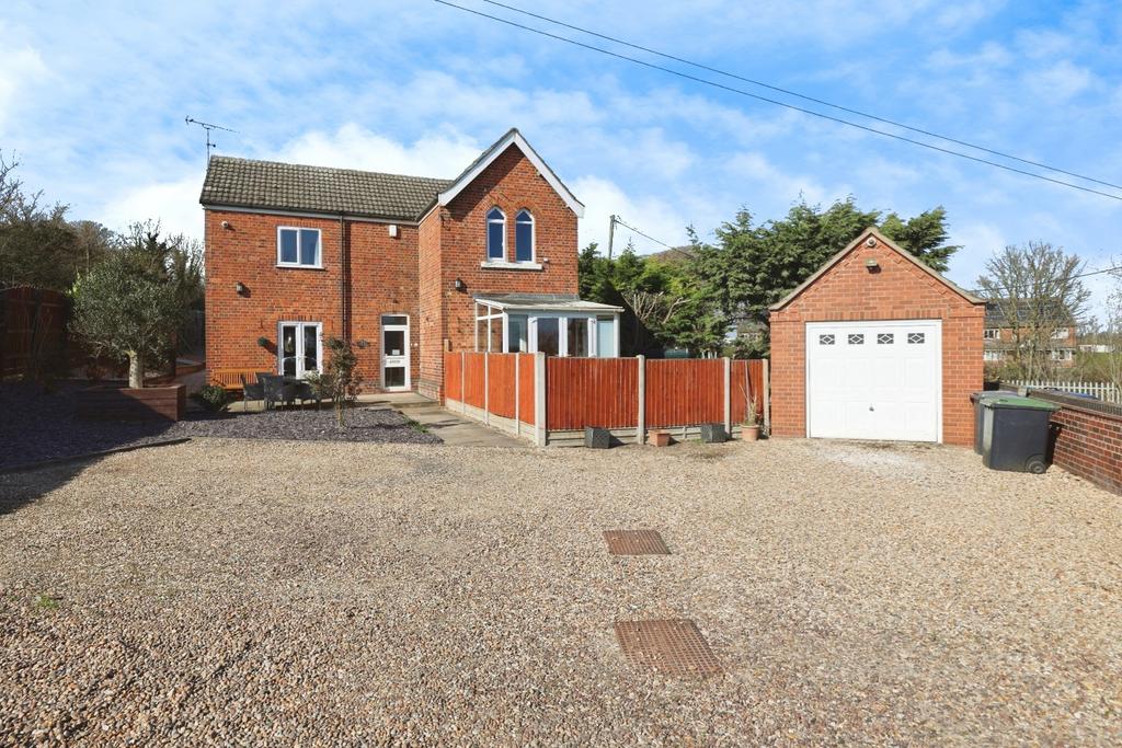 Station Yard, Dunston, Lincoln... 3 bed detached house for sale - £340,000