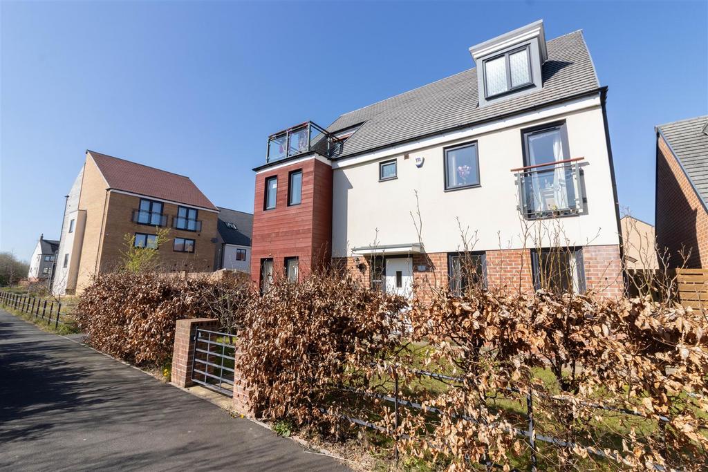 Abberwick Walk, Newcastle Upon Tyne 6 bed house for sale - £600,000