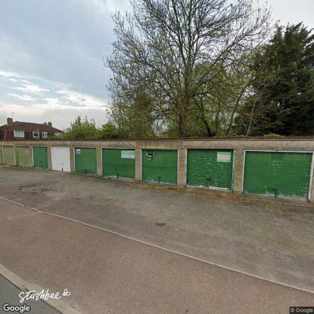Longfield Avenue, High Halstow ME3 Garage - £113 pcm (£26 pw)