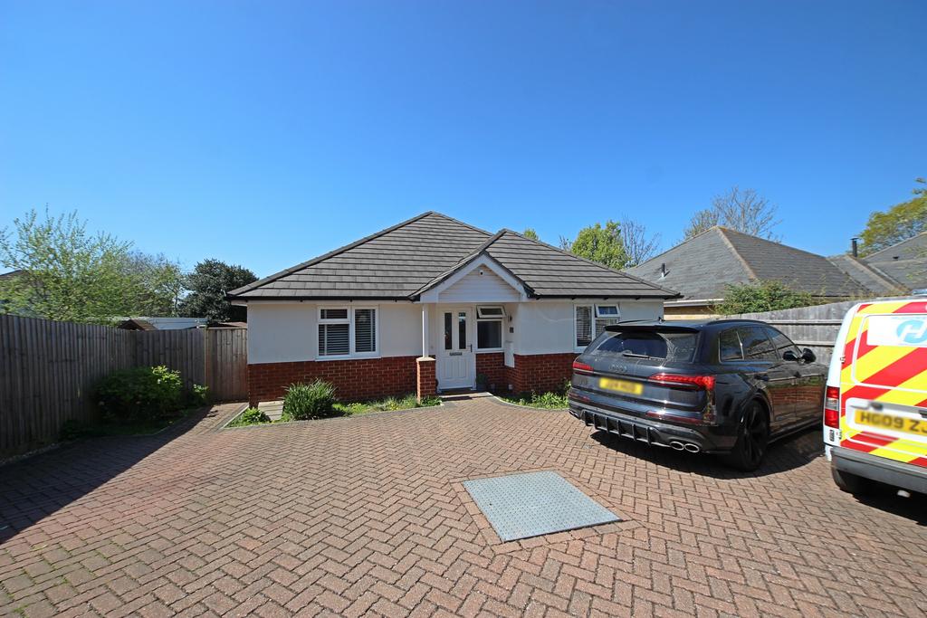 Howeth Road, Ensbury Park, Bournemouth 3 bed bungalow to rent - £1,650 ...