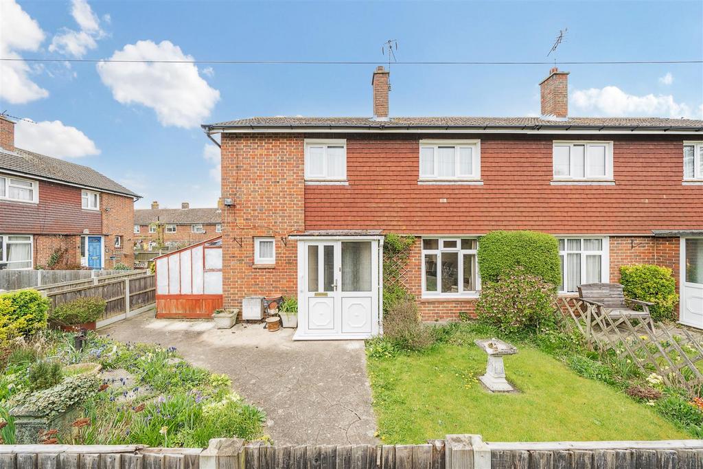 Gullands, Langley 3 bed semi-detached house for sale - £280,000