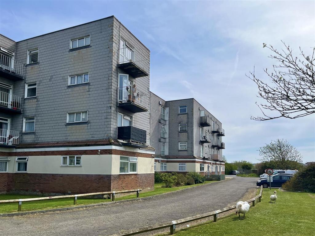 Rotunda Road, Eastbourne Studio for sale - £100,000