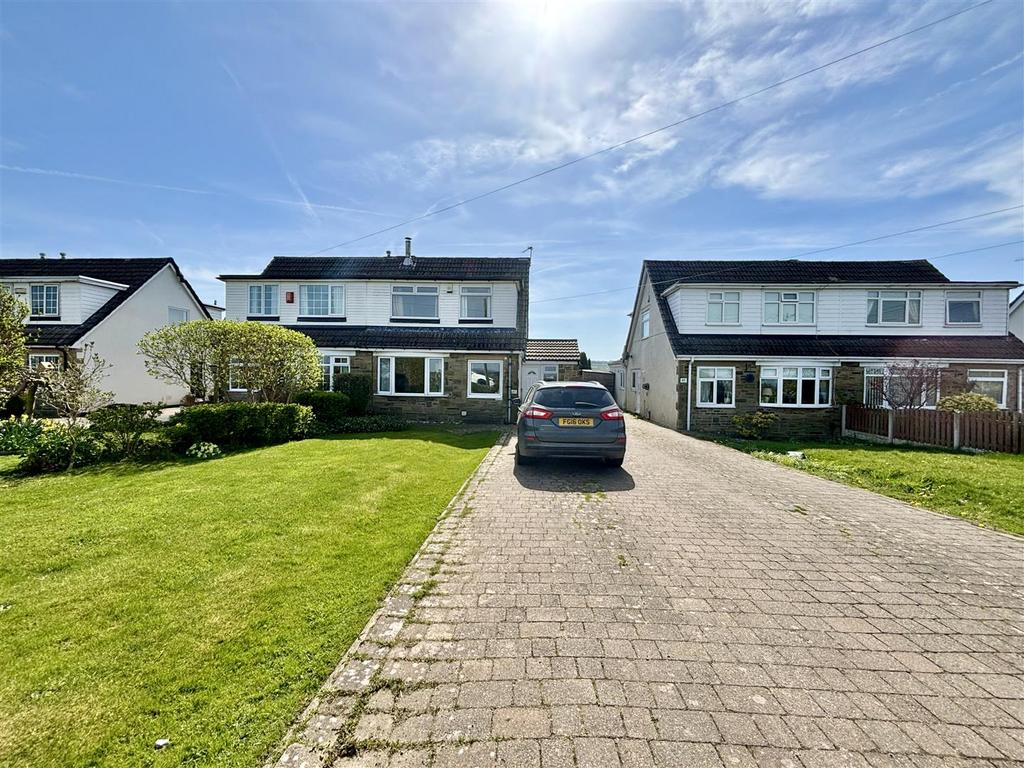 Back Lane, Bradford BD13 3 bed semi-detached house - £235,000