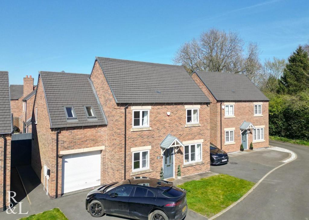 The Brambles, Woodville 3 bed detached house for sale - £290,000