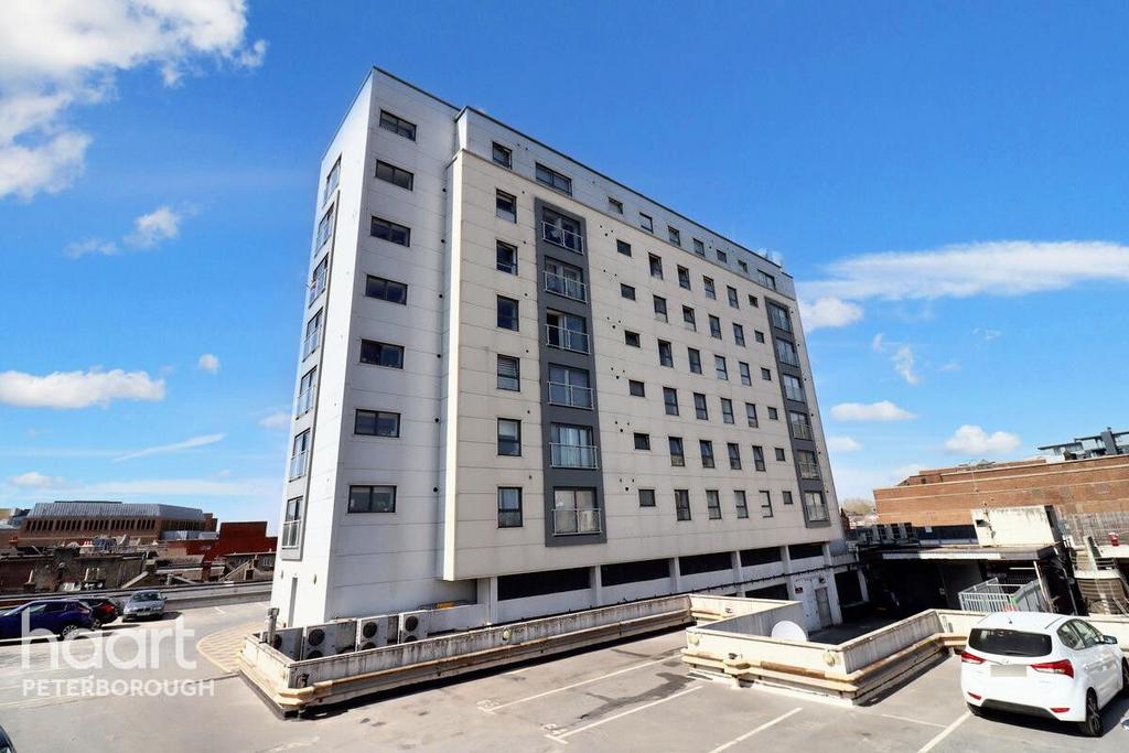 Broadway, Peterborough 2 bed flat for sale - £160,000