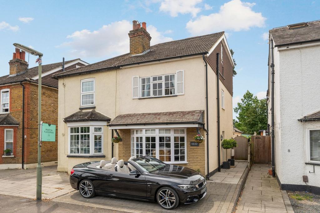 Albany Road, Hersham, KT12 3 bed semi-detached house for sale - £749,000
