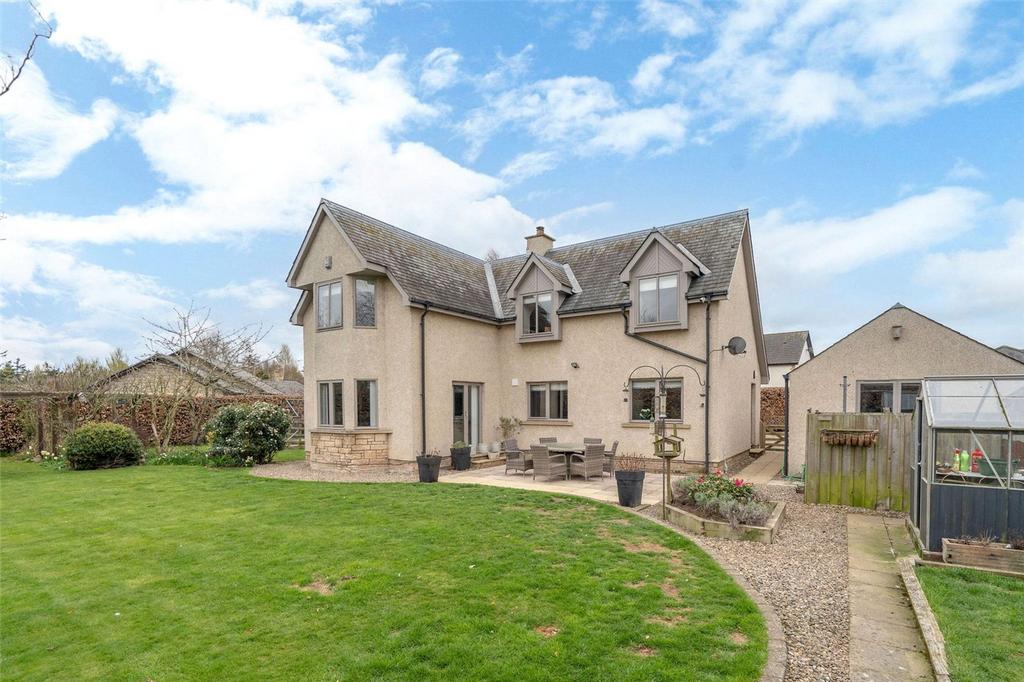 Turret House, Cooper's Field... 4 bed detached house - £475,000
