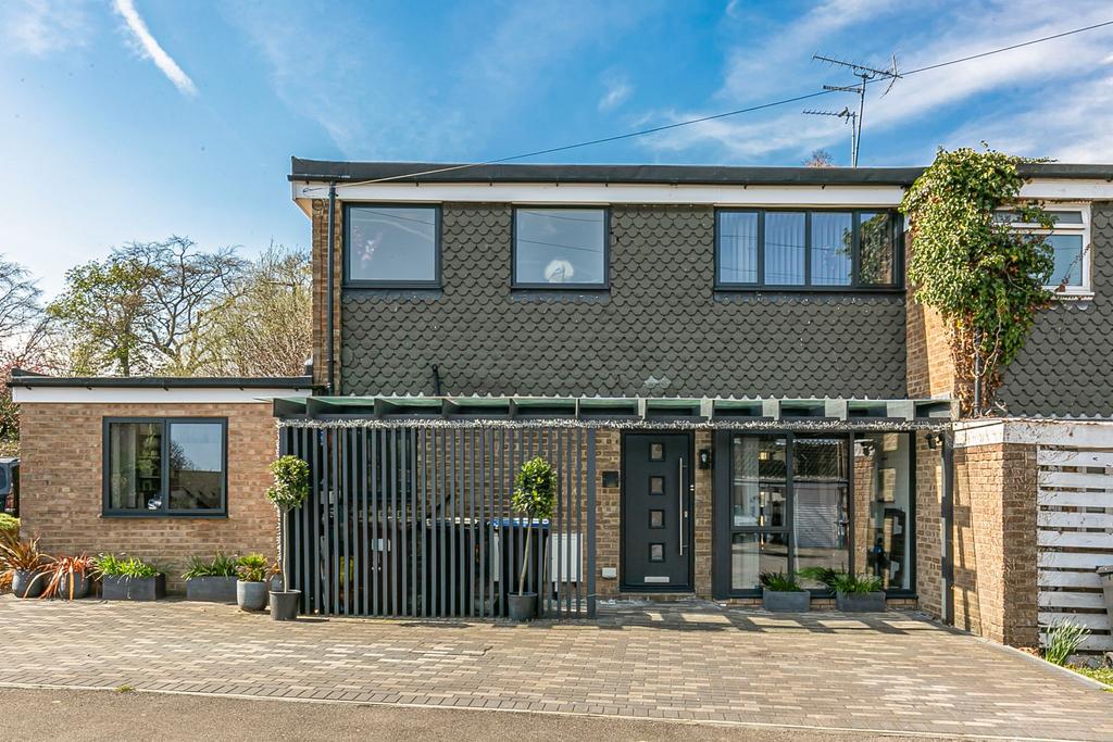 Rose Mead, Potters Bar, EN6 4 bed end of terrace house for sale - £675,000