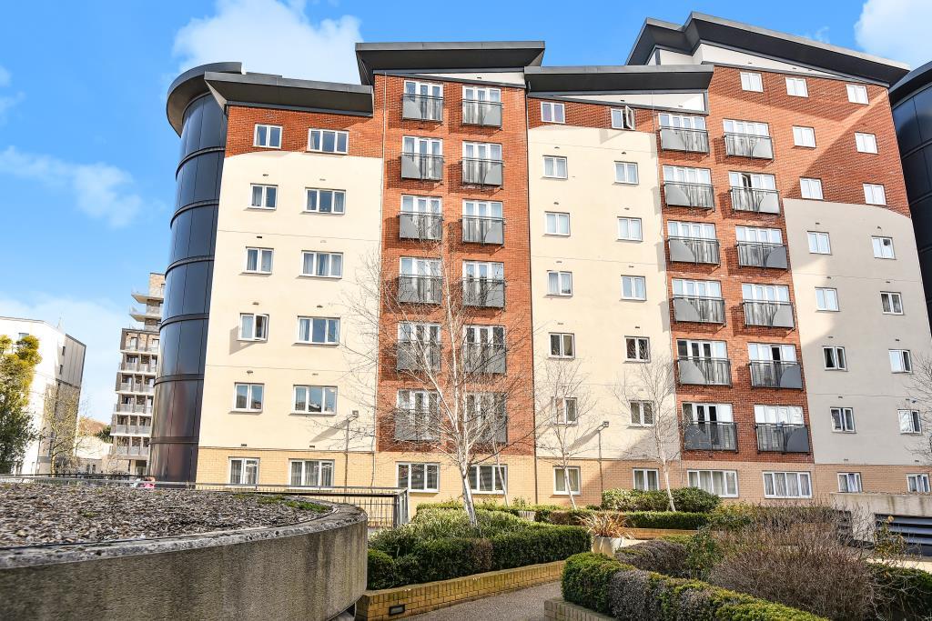 Slough, Berkshire, SL1 1 bed apartment - £1,150 pcm (£265 pw)