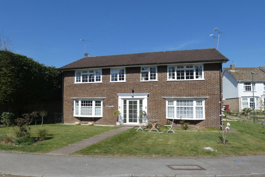 St. Annes Court, The Wharf, Midhurst... 1 bed flat - £900 pcm (£208 pw)