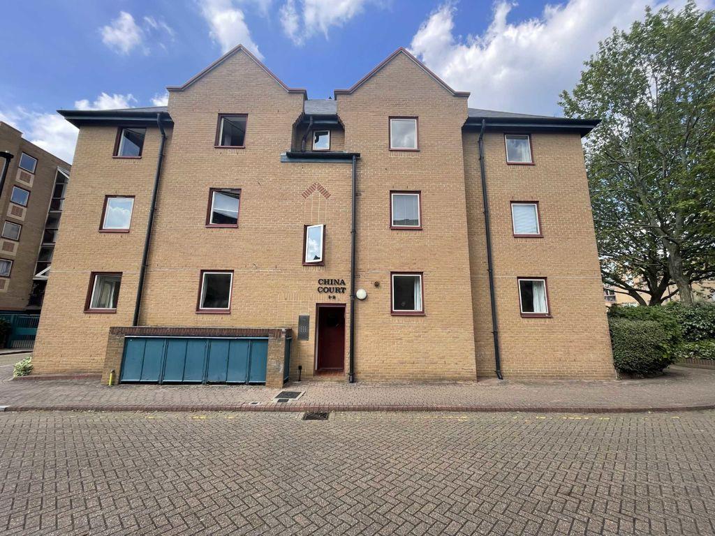 Asher Way, London E1W 2 bed flat to rent - £2,492 pcm (£575 pw)