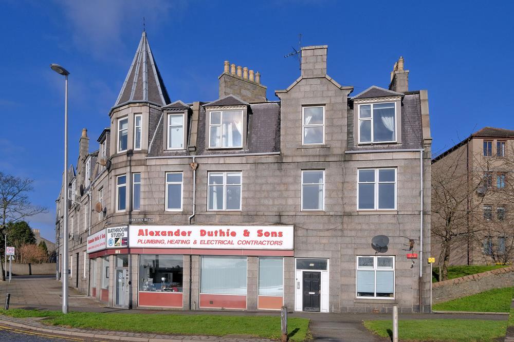 Berryden Road, First Right, Aberdeen... 1 bed flat - £680 pcm (£157 pw)