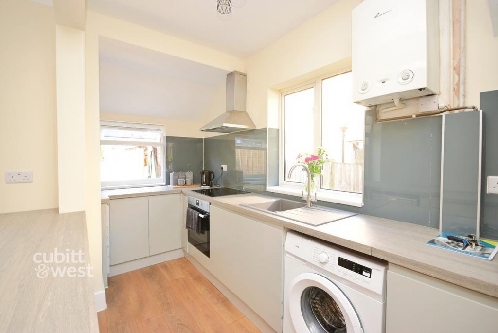 Fairfield Drive Dorking RH4 3 bed semi-detached house - £2,250 pcm (£ ...