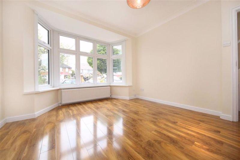 Pennine Drive, London NW2 2 bed property to rent - £2,250 pcm (£519 pw)