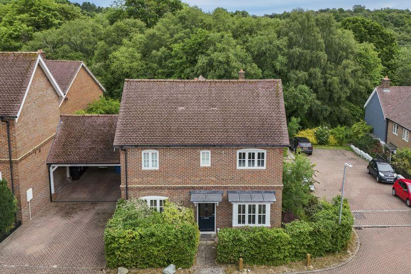 Nassau Drive, Crowborough 2 bed detached house - £350,000