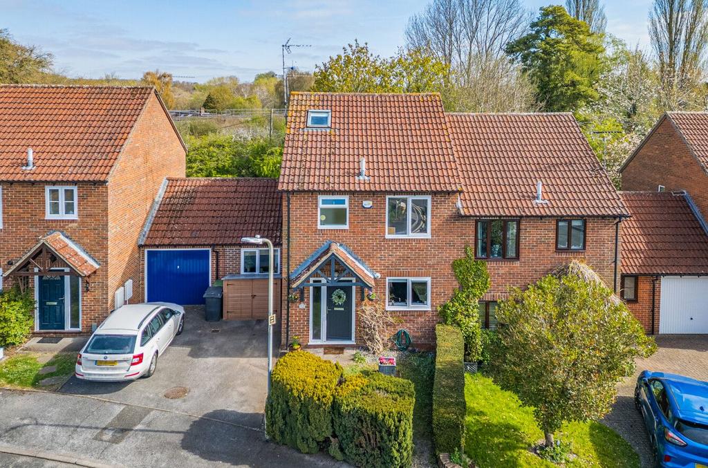 Shalbourne Close, Hungerford, RG17 0QH 4 bed semi-detached house for ...
