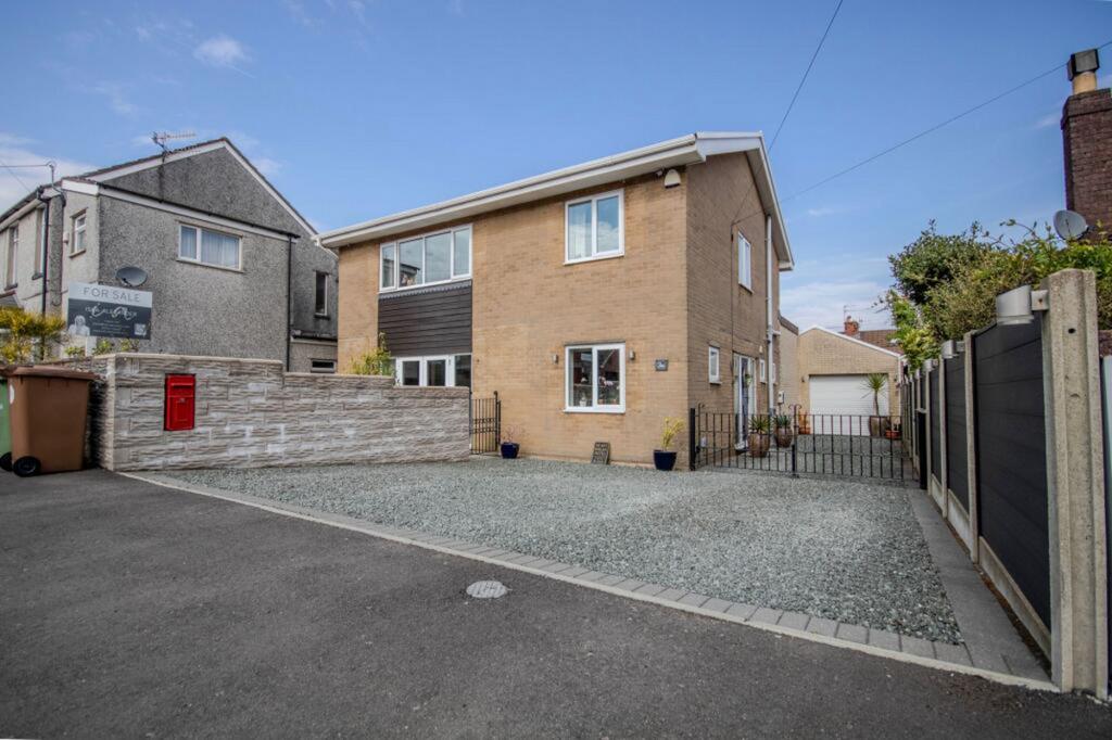 Caerphilly CF83 4 bed detached house for sale - £550,000
