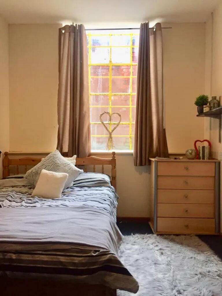 Russell Street, Nottingham NG7 1 bed ground floor flat - £606 pcm (£140 pw)