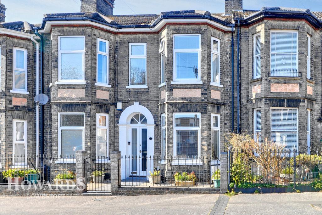 Alexandra Road, Lowestoft 3 bed terraced house for sale - £240,000