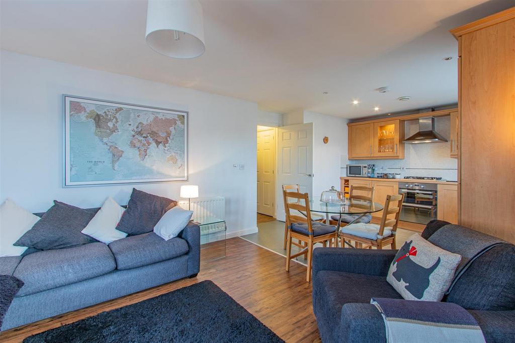 Ffordd James Mcghan, Cardiff CF11 2 bed apartment - £165,000