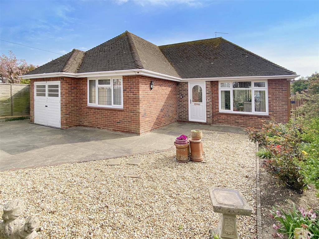 Glenville Road, Rustington BN16 2 bed detached bungalow for sale - £595,000